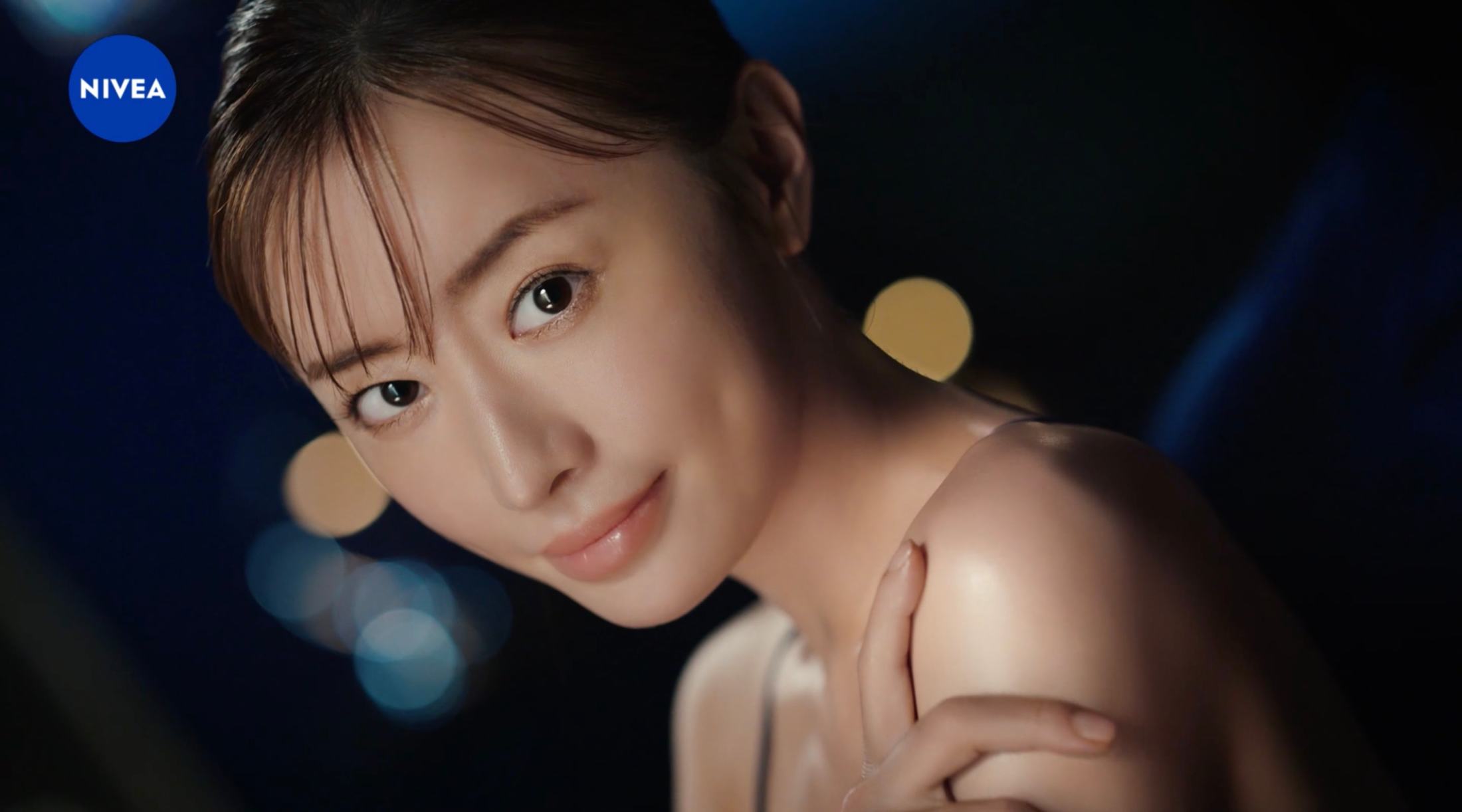 松本まりかの磨き上げられた“うるおいつや”ボディから目が離せない新CMが放送(エンタメNEXT) | JMMAポータル