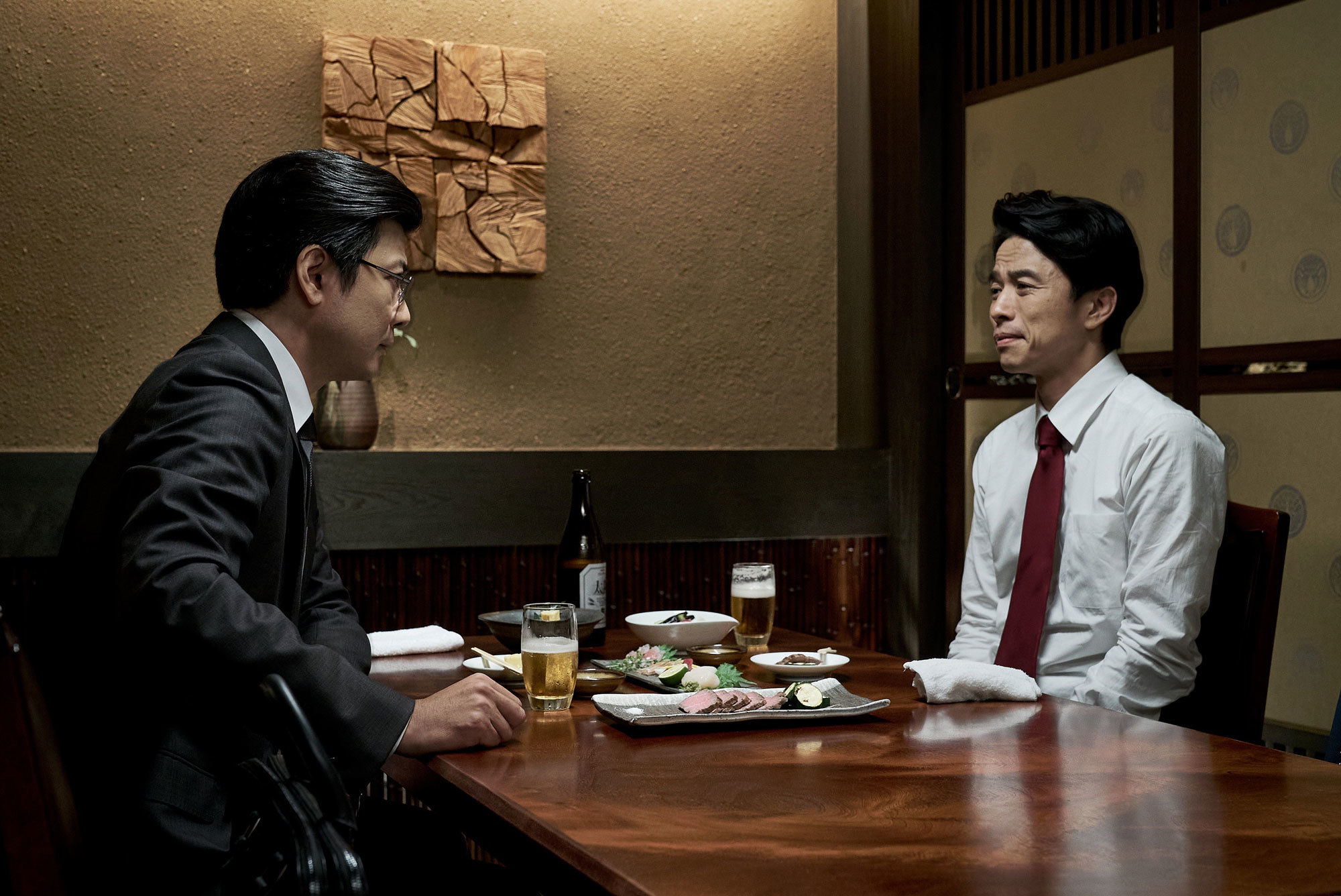 加藤シゲアキ、玉山鉄二ら物語のカギを握る共演者たち。『連続ドラマW シャイロックの子供たち』佳境へ！(ぴあ) | JMMAポータル