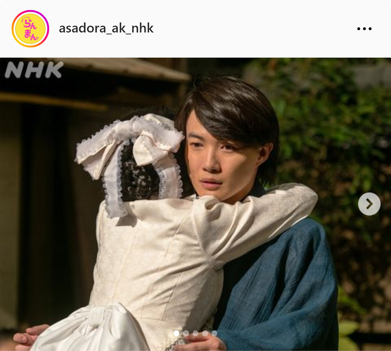 NHK「らんまん」ついに浜辺美波が神木隆之介に抱きつく感動ショットを公開「キュンキュン」(日刊スポーツ) | JMMAポータル