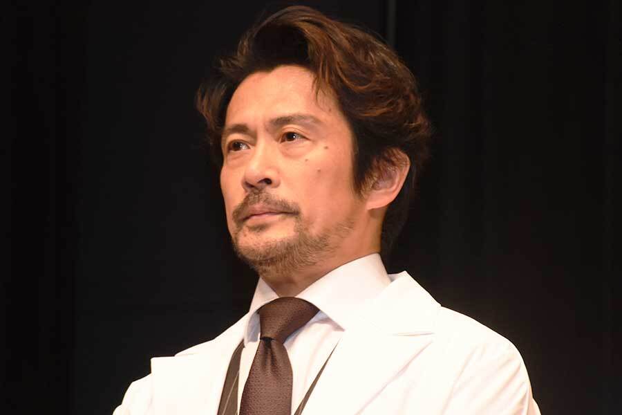 「一瞬どなたかと」 内野聖陽、寺島しのぶとの2ショットが話題「互いの鼻の穴に…」(ENCOUNT) | JMMAポータル