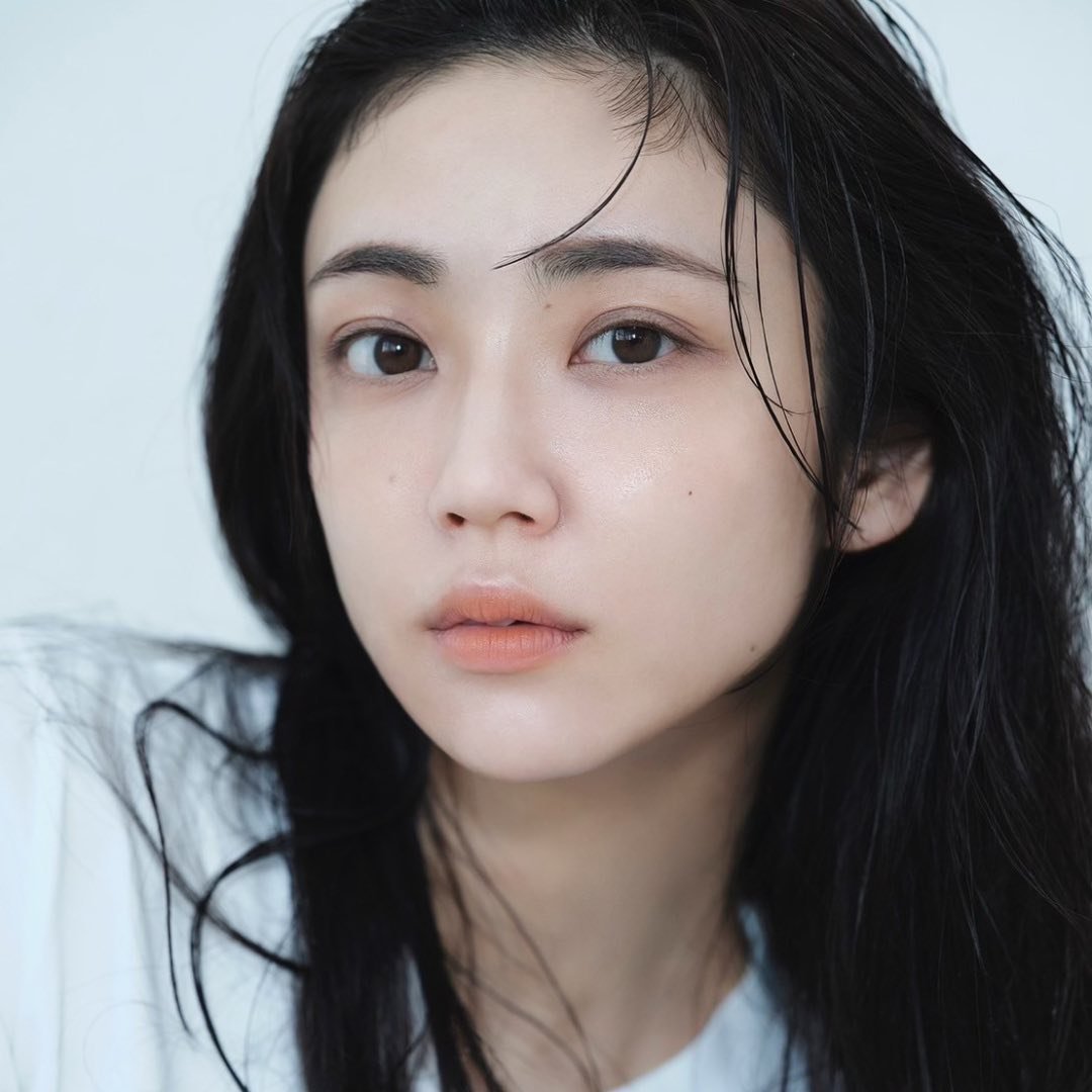 朝ドラ3度出演、27歳ブレイク女優〝妖艶な赤網タイツ〟姿を披露に「前世は魔女」「美しい太ももがあらわに…」(西スポWEB OTTO！) | JMMAポータル